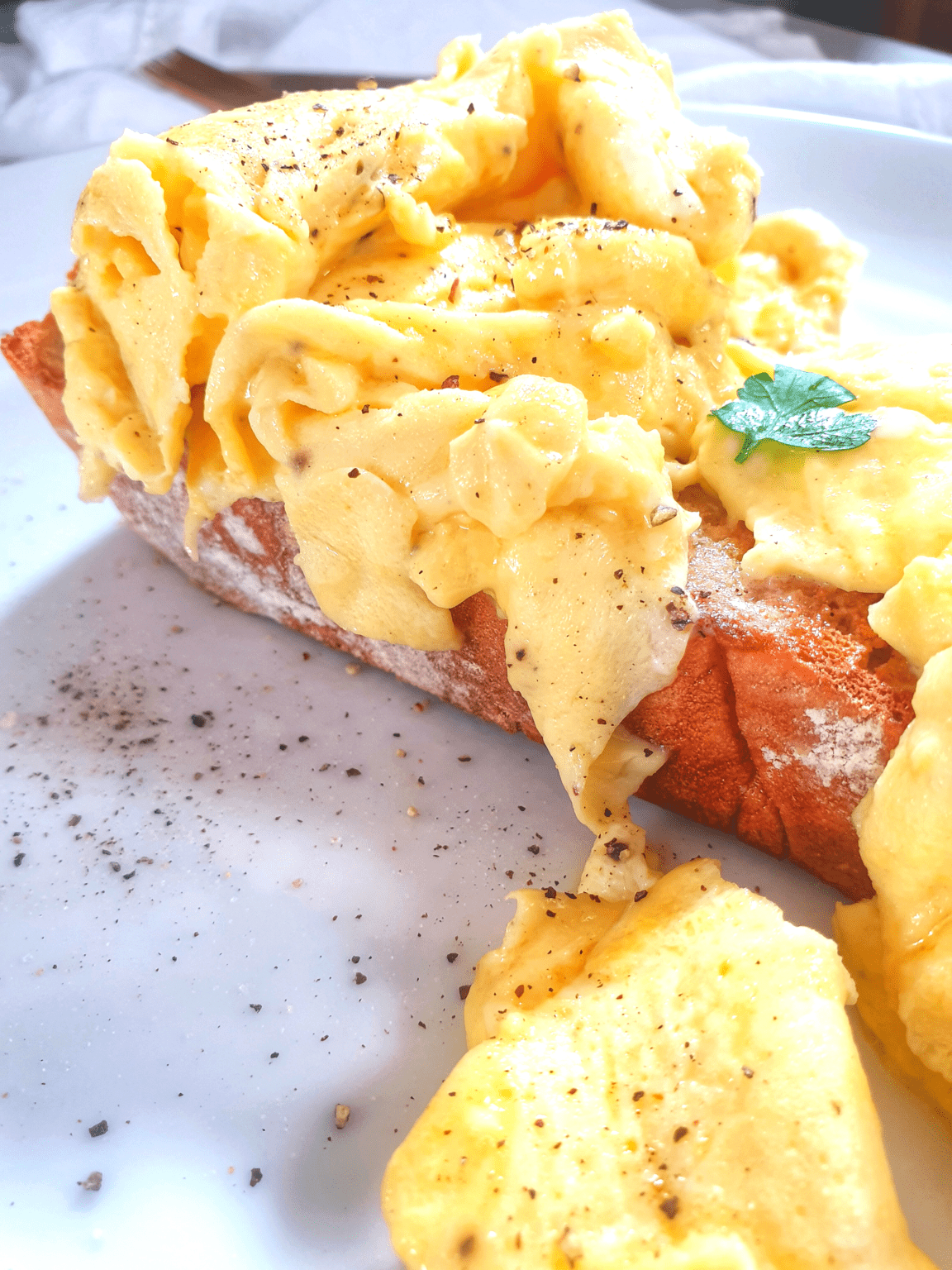 How To Make Perfect Scrambled Eggs - Melt In Your Mouth