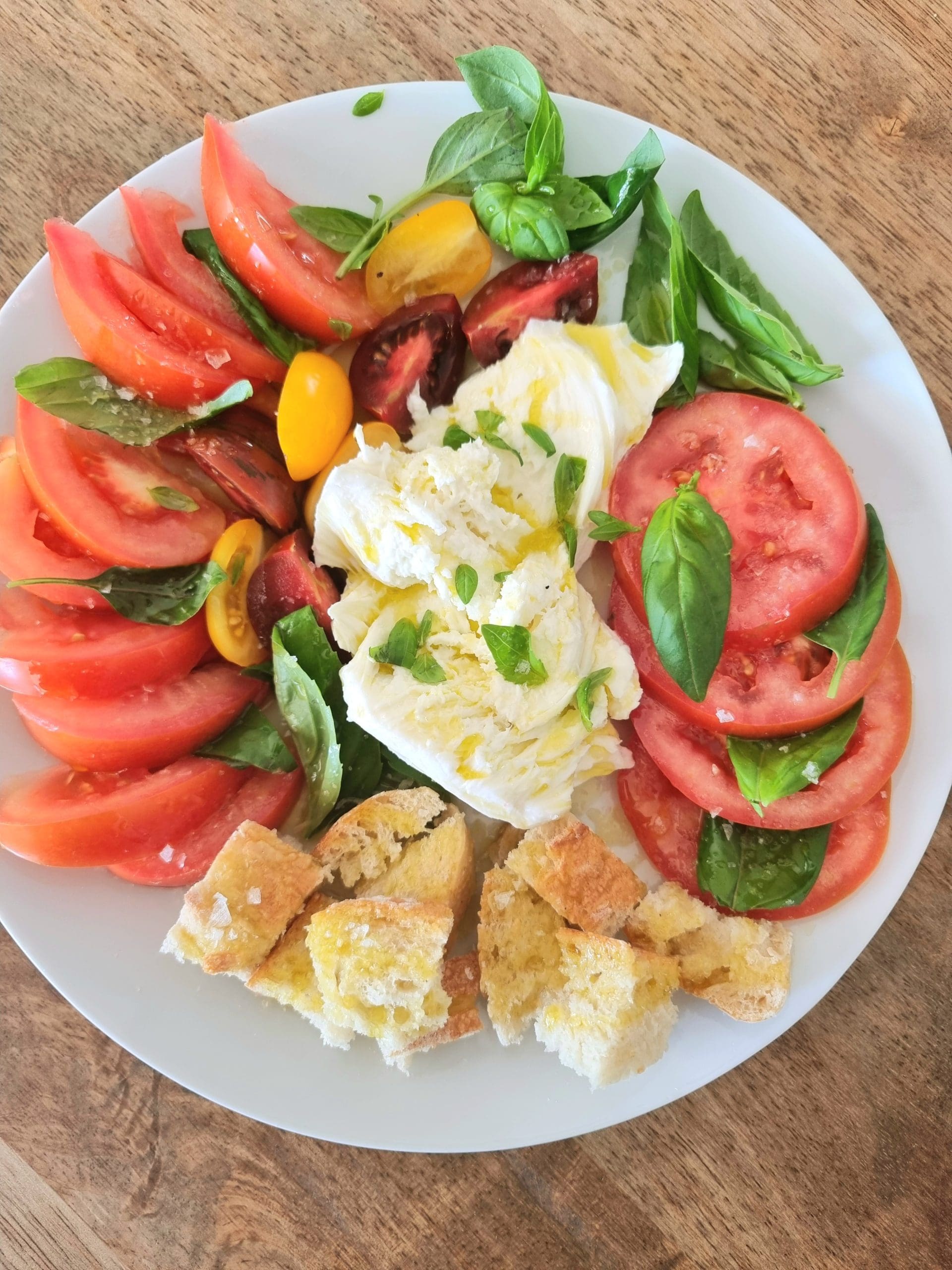 Italian Caprese Salad (Insalata Caprese)